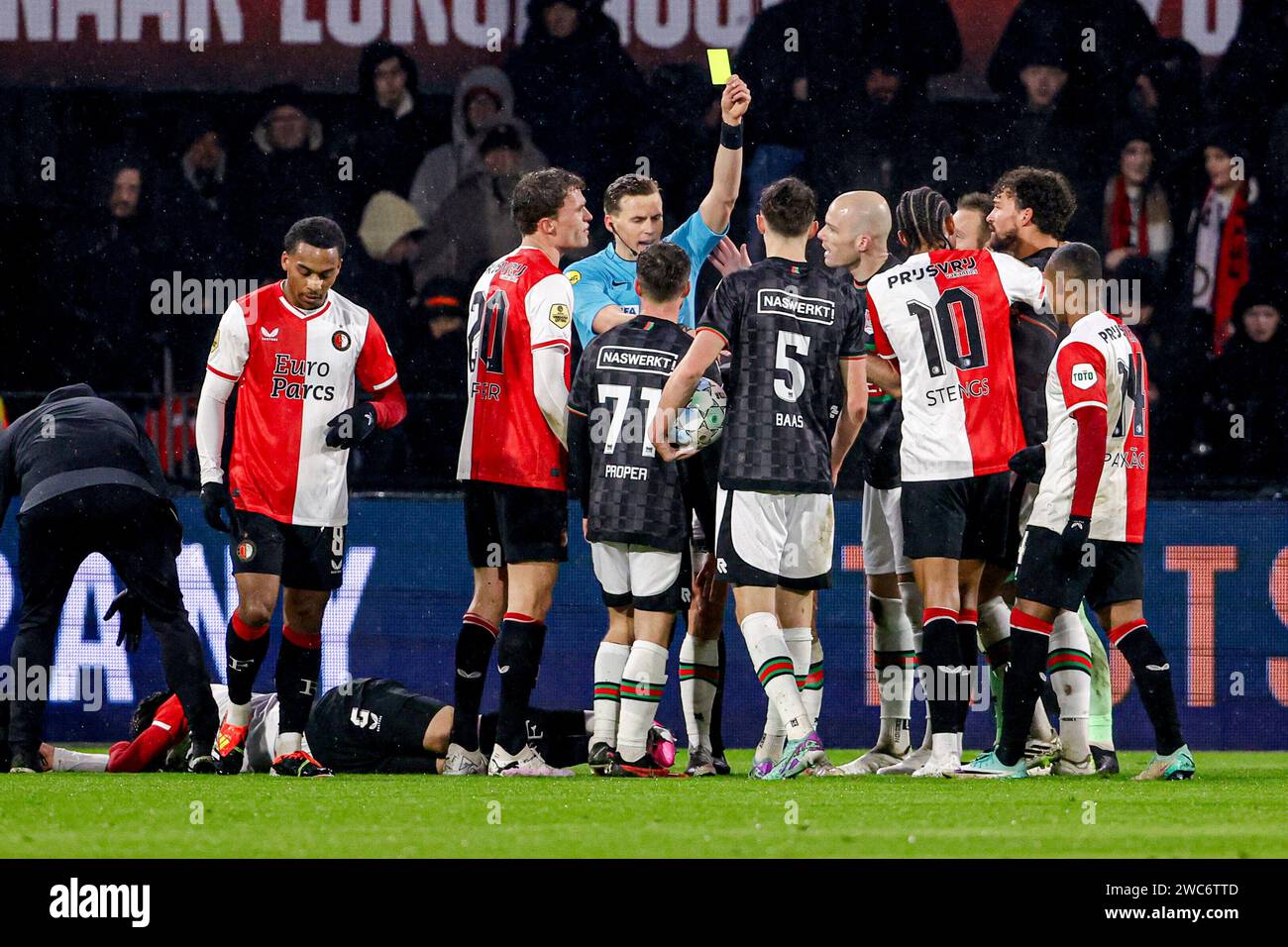 Rotterdam, Nederland. 14th Jan, 2024. ROTTERDAM, NEDERLAND - JANUARY 14: Referee Sander van der ...