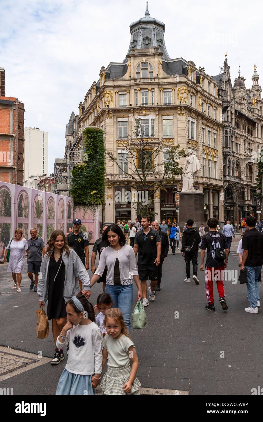 People strolling in the popular Meir shopping street in Antwerp Stock ...