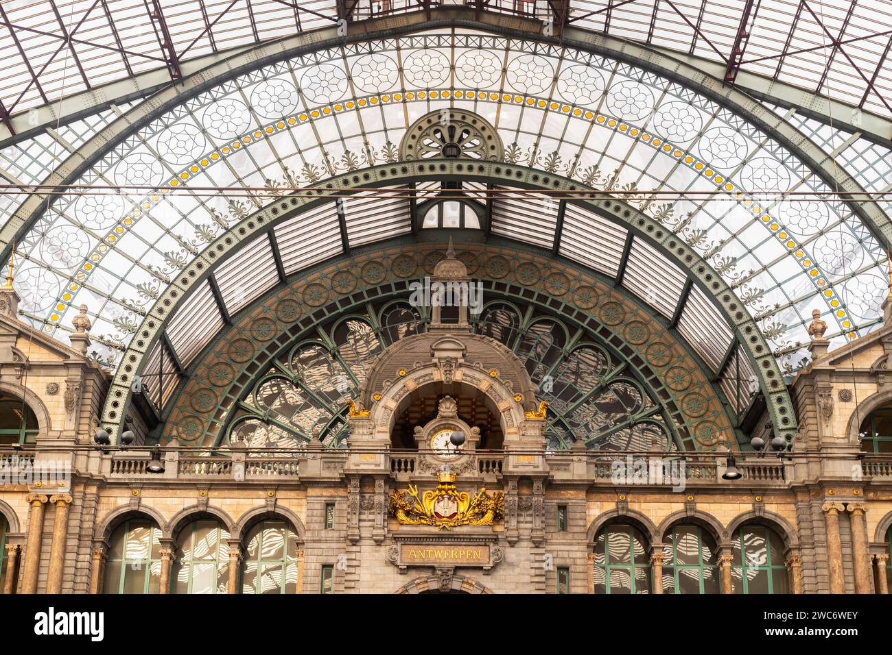 Train antwerp main railway hi-res stock photography and images - Alamy