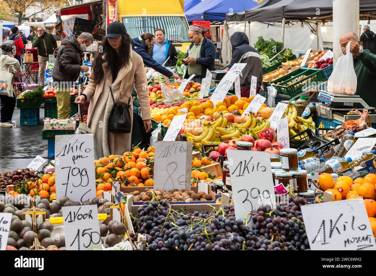 Lively theater hi-res stock photography and images - Alamy