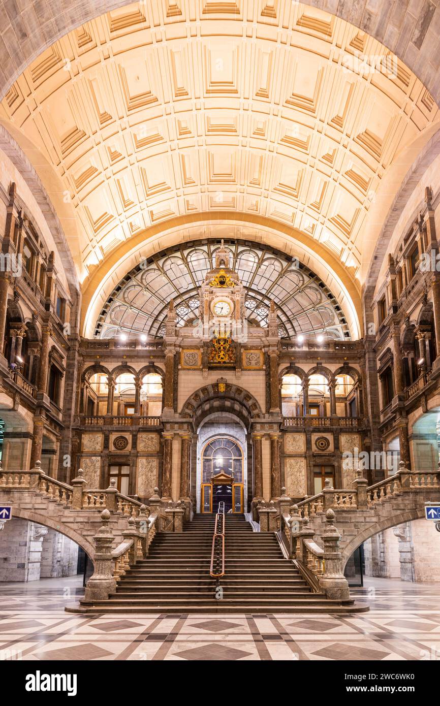 Entrance town hall station hi-res stock photography and images - Alamy