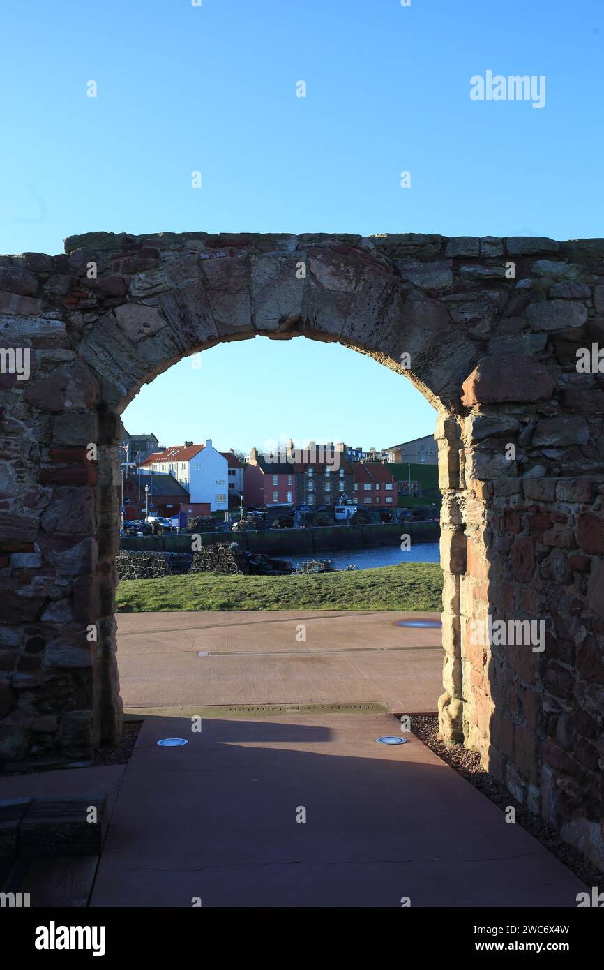 Dunbar arch hi-res stock photography and images - Alamy