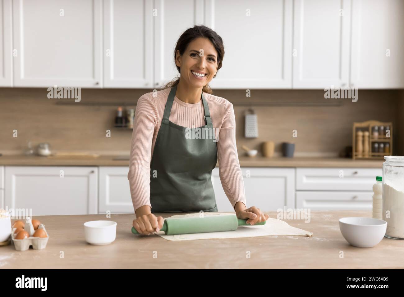 Portrait beautiful female bakery chef hi-res stock photography and ...