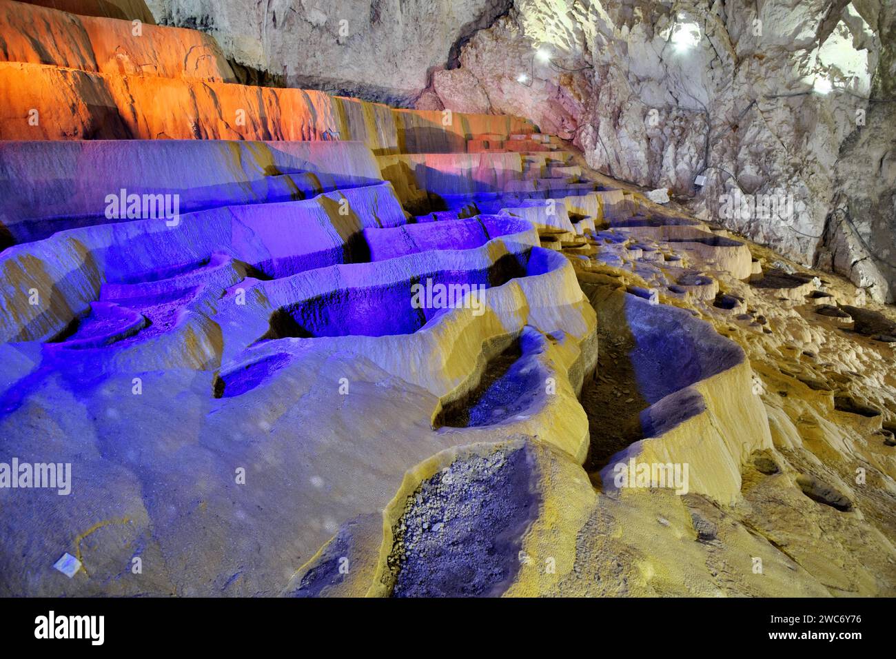 Cave formation hi-res stock photography and images - Alamy