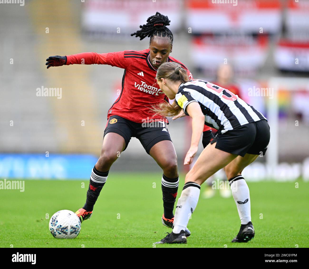 Melvine Malard of Manchester United Women breaks forward with the ball ...
