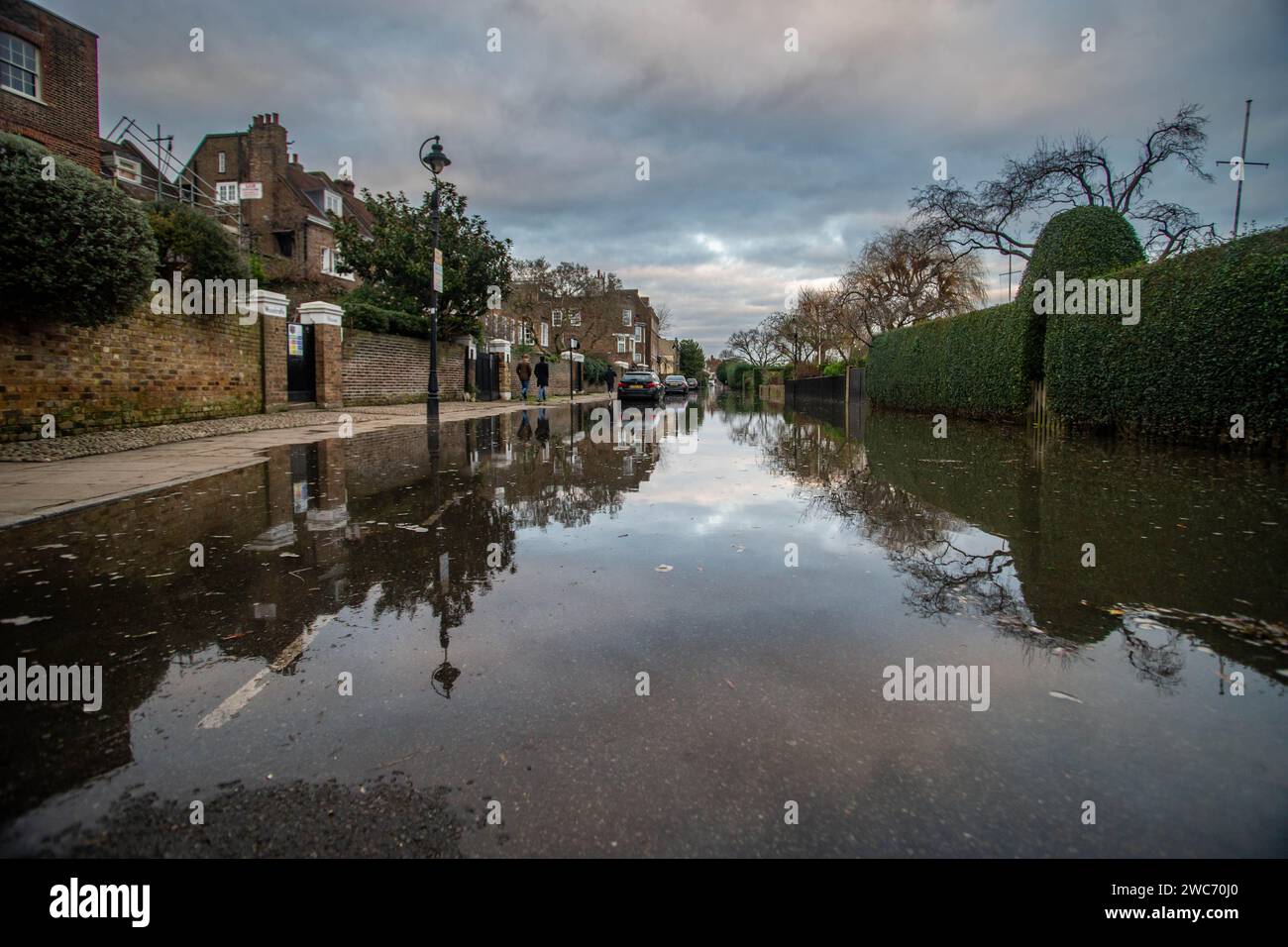 Chiswick mall flood hi-res stock photography and images - Alamy