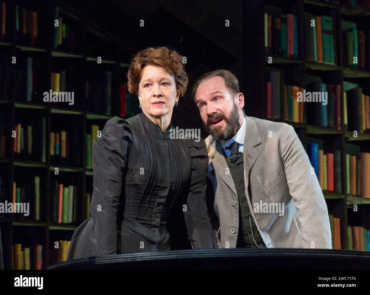 Linda Emond (Aline Solness), Ralph Fiennes (Halvard Solness) in THE ...