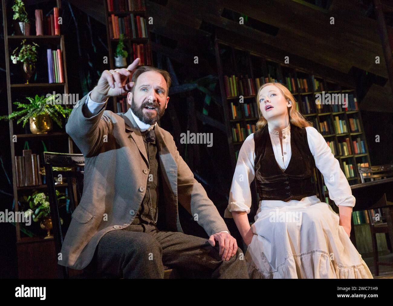 Sarah hare hi-res stock photography and images - Alamy