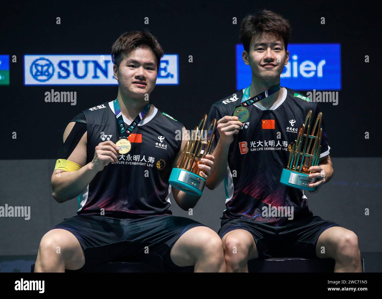 Kuala Lumpur, Malaysia. 14th Jan, 2024. Liang Wei Keng (L) and Wang Chang of China pose with ...