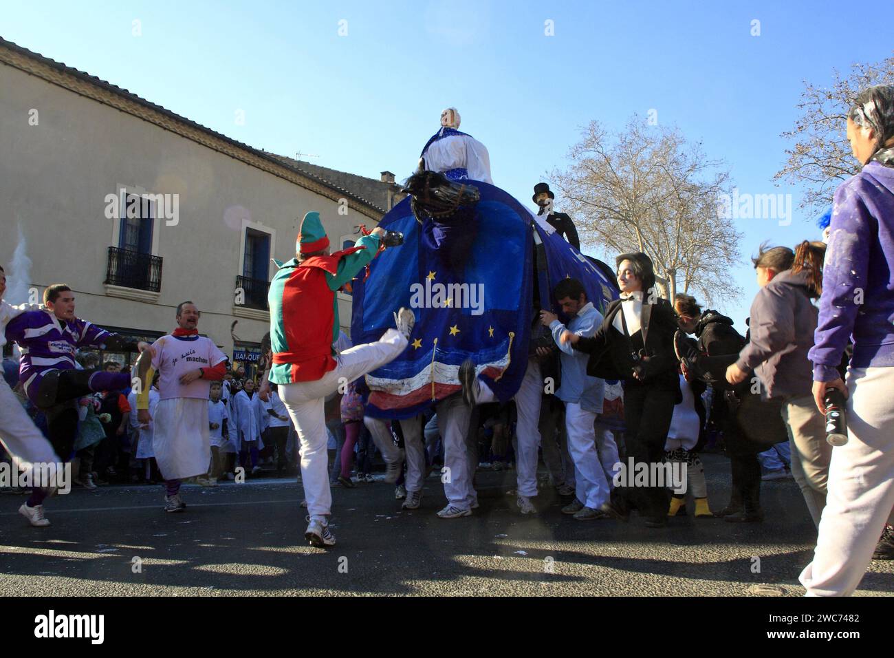 Poulain output : totem animal carnival Pezenas the day of Mardi Gras ...