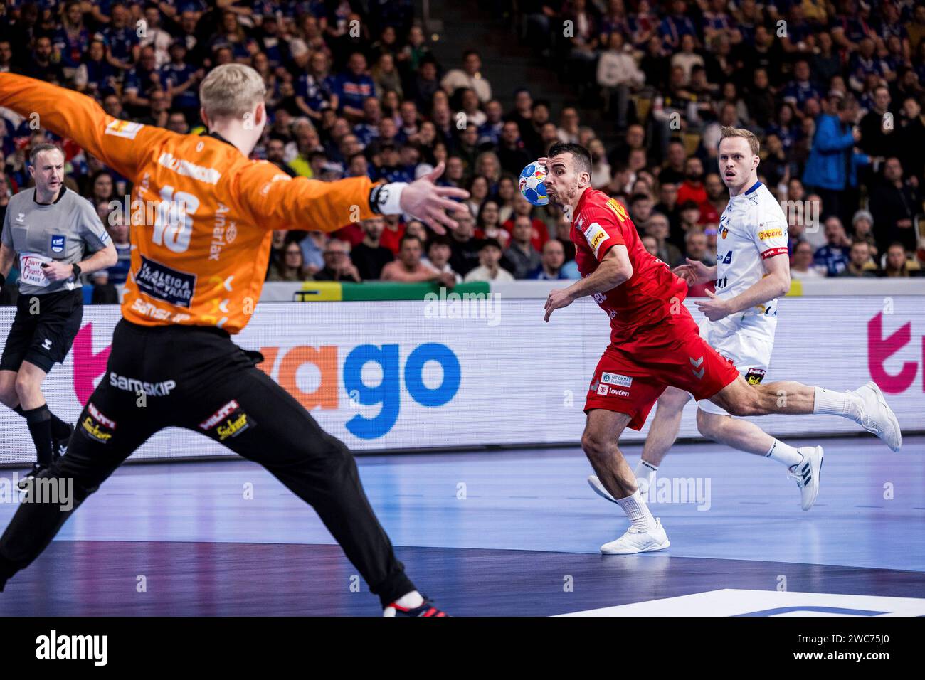 Viktor Hallgrimsson (Island, #16), Milos Vujovic (Montenegro, #6) MEN?S ...