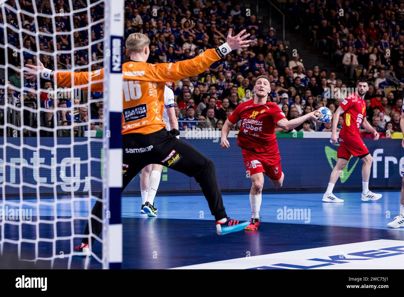 Viktor Hallgrimsson (Island, #16), Mirko Radovic (Montenegro, #13) im ...