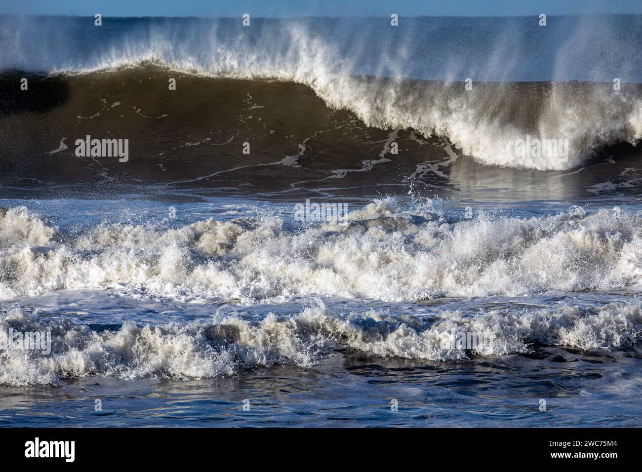 WA23972-00...WASHINGTON - Wind blown waves creating spary near James ...