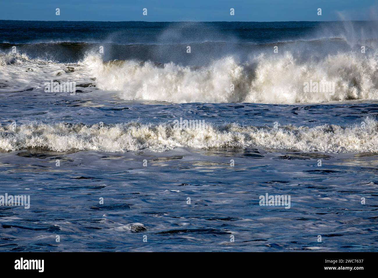 WA23976-00...WASHINGTON - Wind blown waves creating spary near James ...