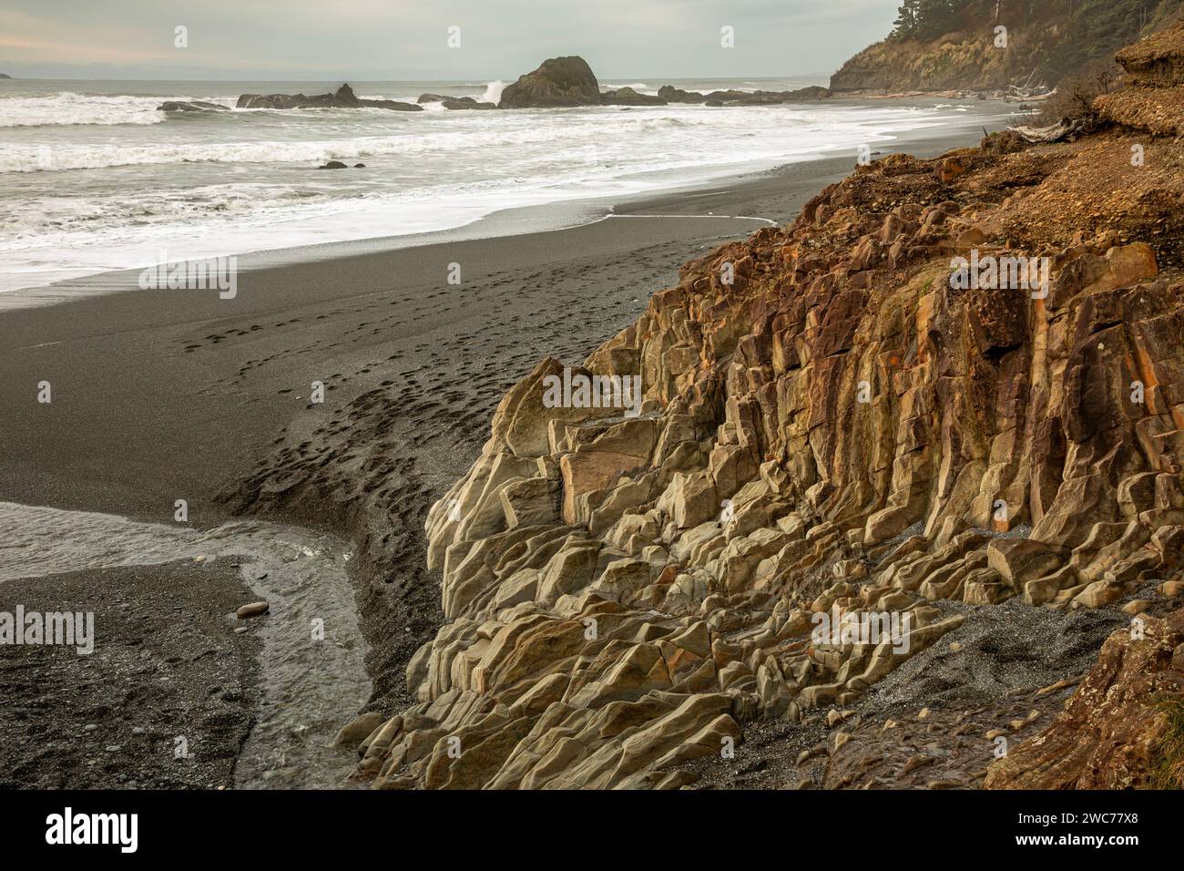Titled sandstone layers hi-res stock photography and images - Alamy