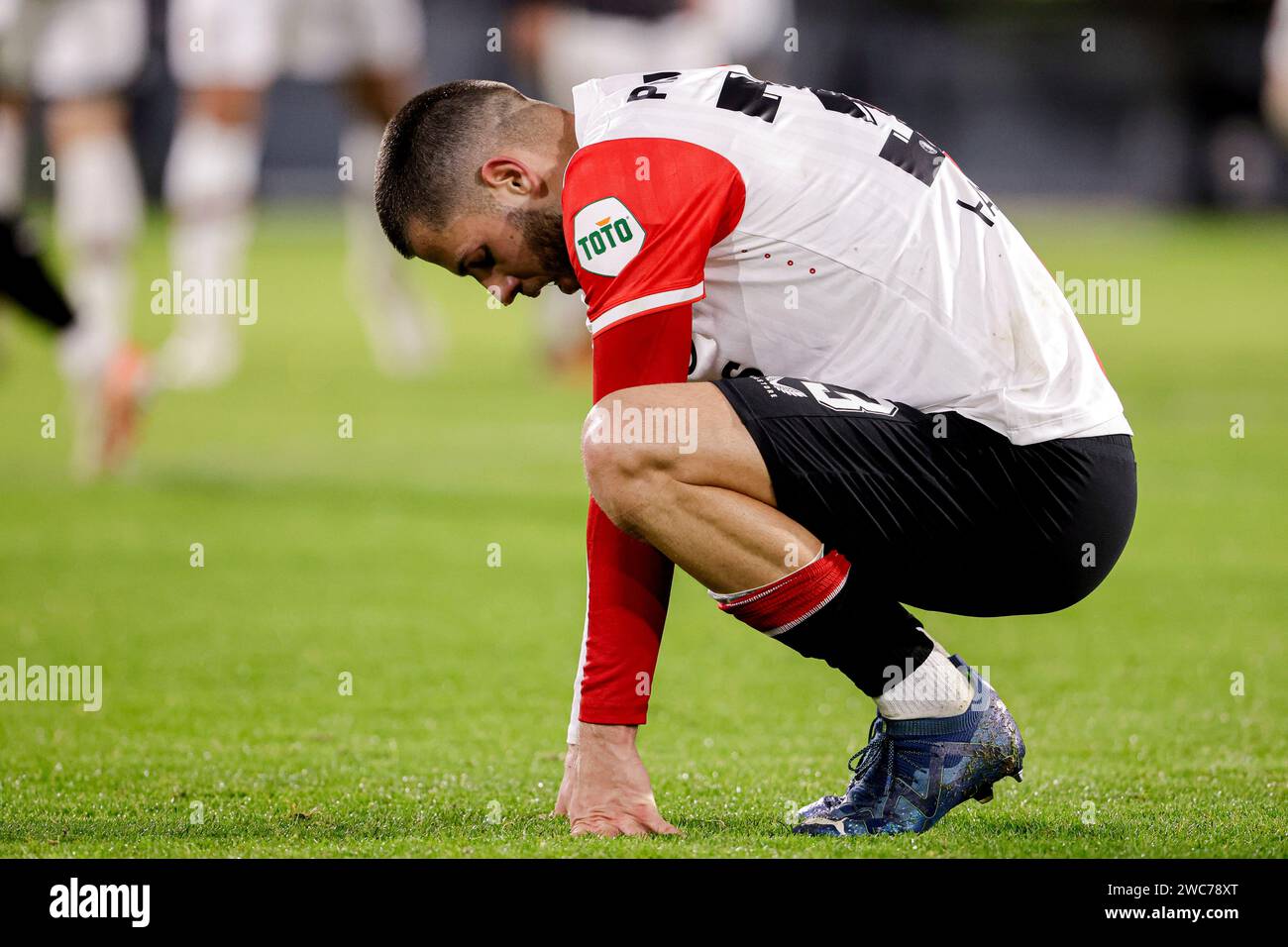 Rotterdam, Nederland. 14th Jan, 2024. ROTTERDAM, NEDERLAND - JANUARY 14: Santiago Gimenez of ...