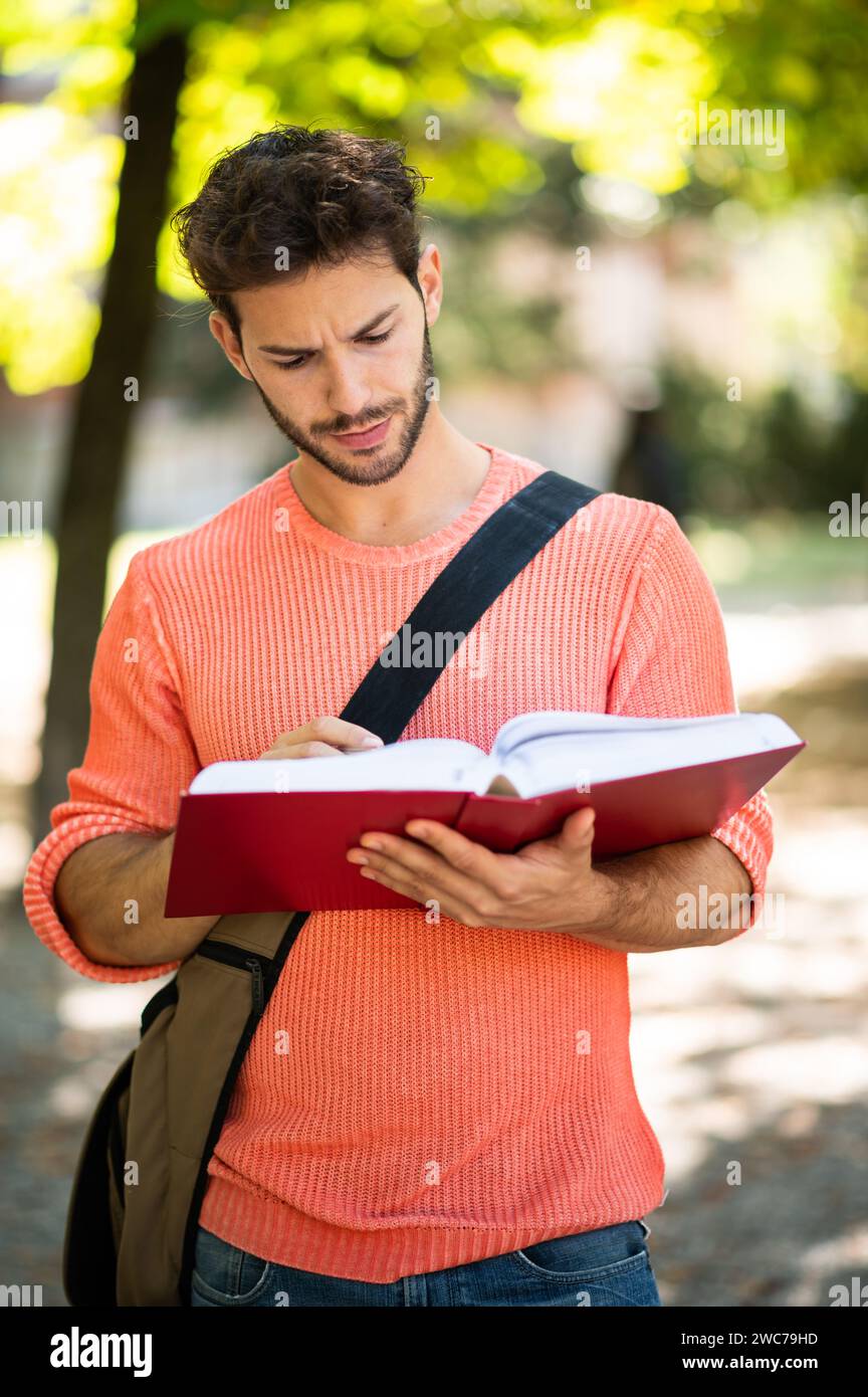 Teen reading book in class hi-res stock photography and images - Alamy
