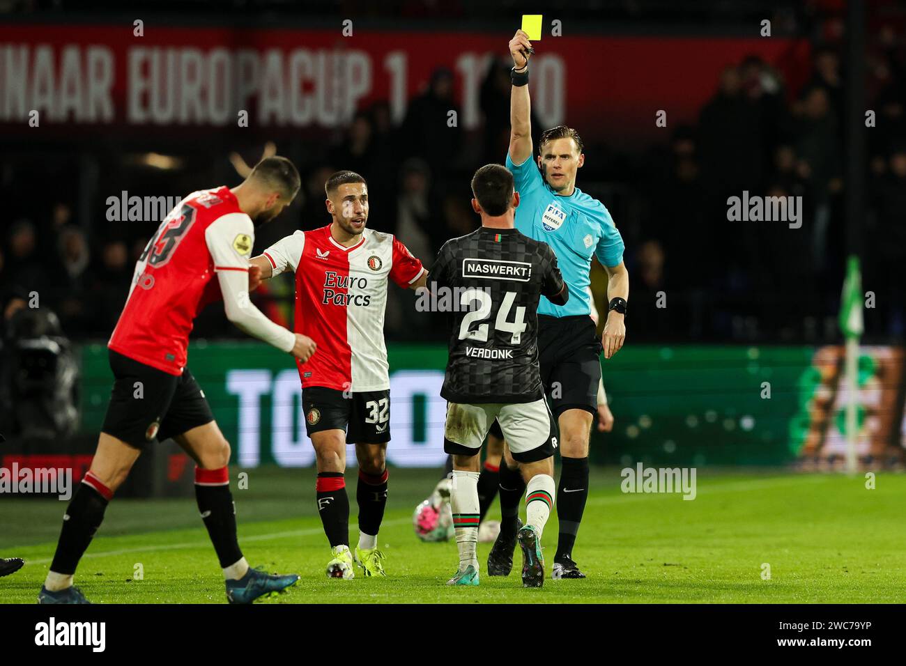 Rotterdam, Nederland. 14th Jan, 2024. ROTTERDAM, NEDERLAND - JANUARY 14: Referee Sander van der ...