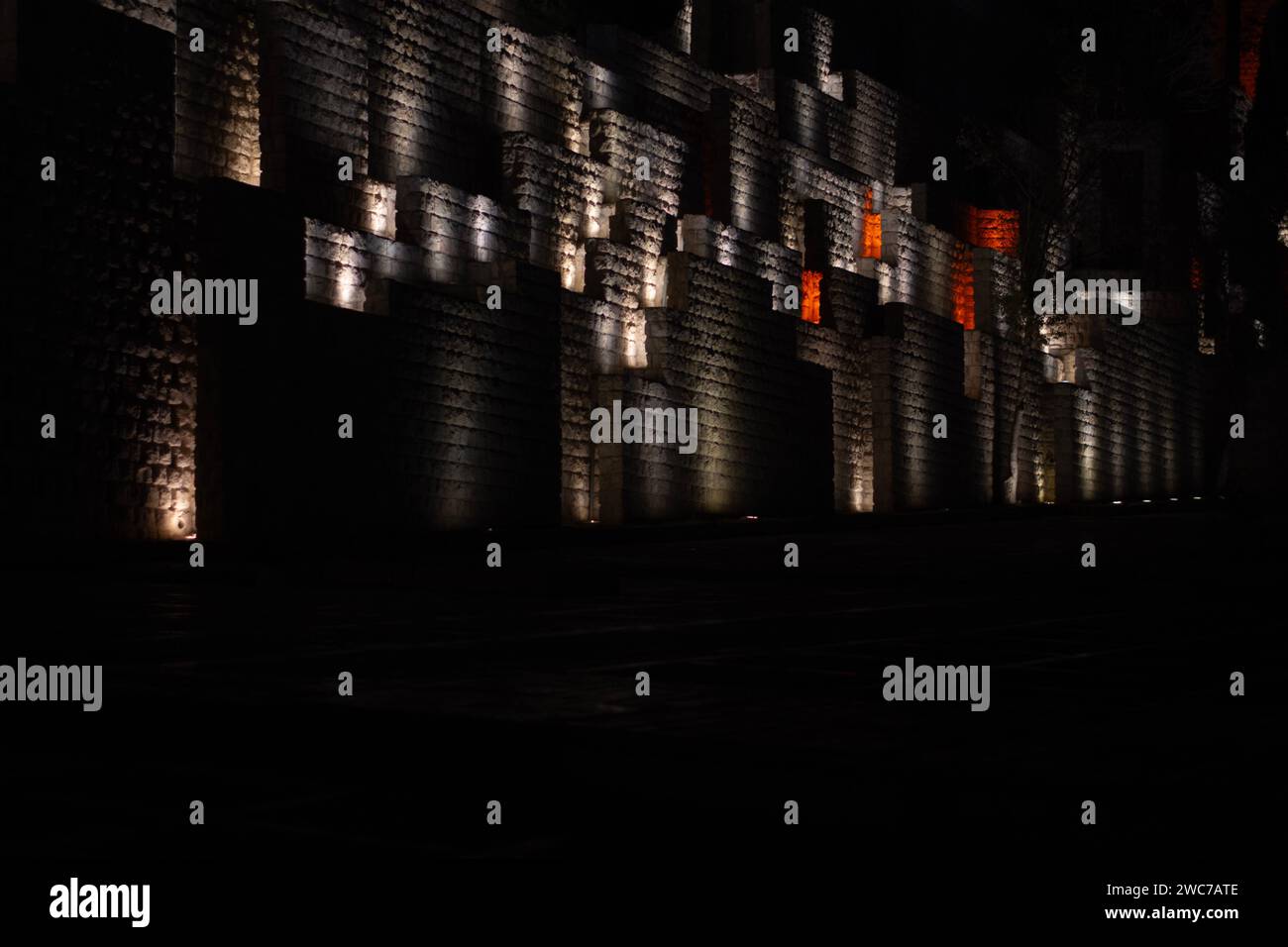 Light dancing on the wall Stock Photo - Alamy
