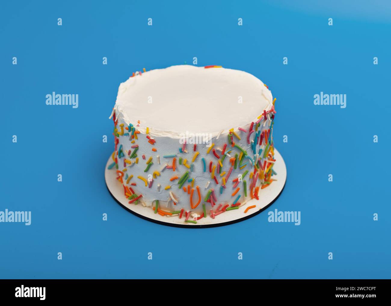 White blank bento cake top, miniature dessert, sweet confection ...