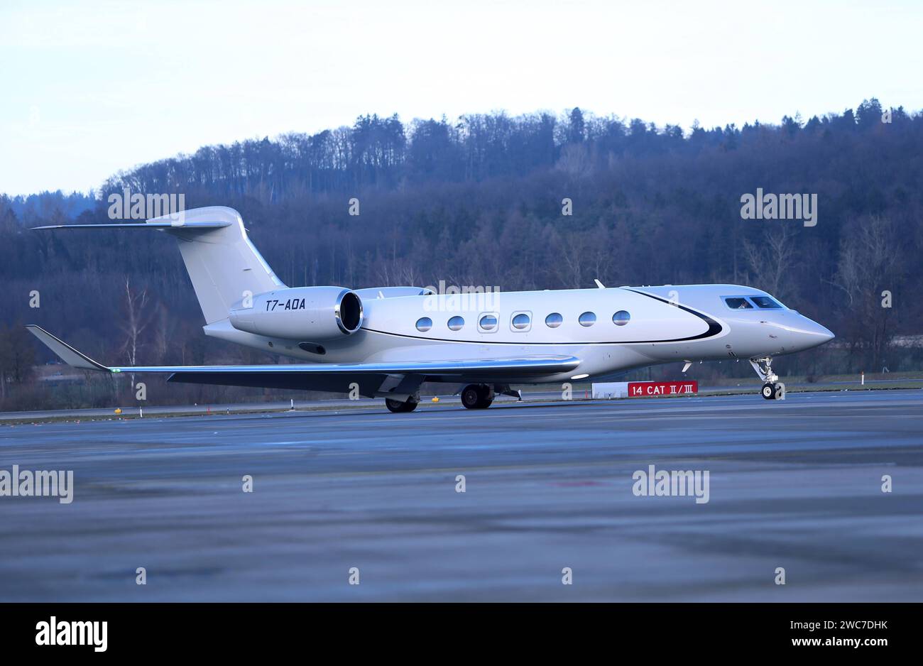 Ein Learjet vom Typ Gulfstream G600 mit der Registrierung T7-ADA nach ...