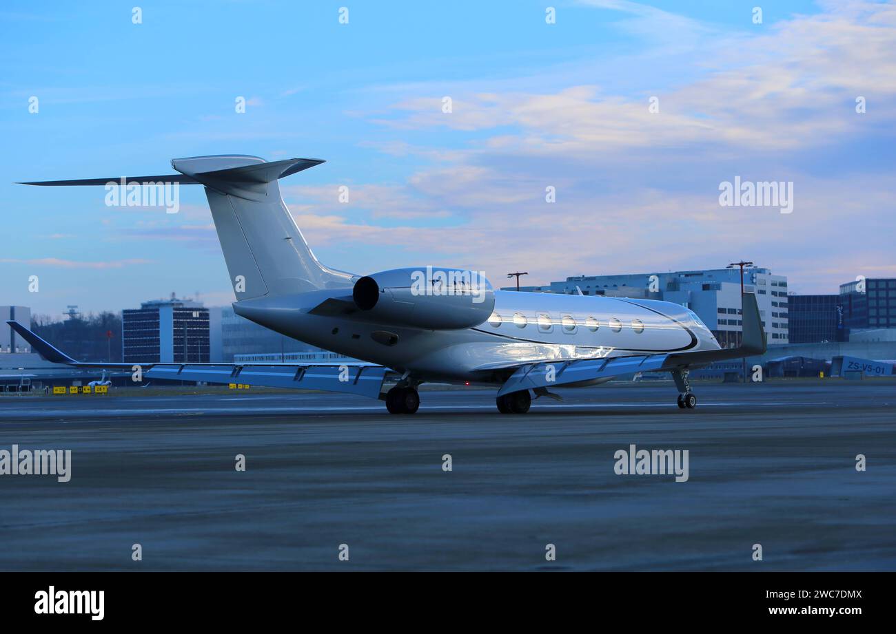 Ein Learjet vom Typ Gulfstream G600 mit der Registrierung T7-ADA nach ...