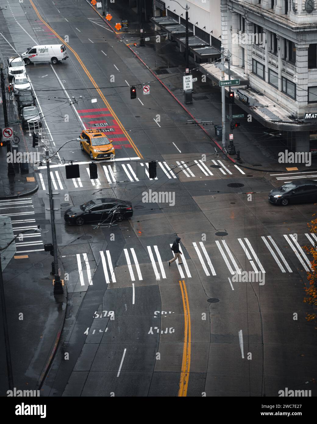 Empty traffic intersection traffic lights hi-res stock photography and ...