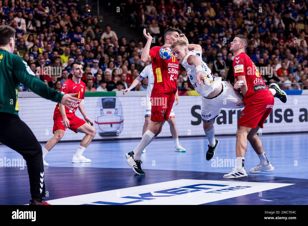 Vasilije Kaludjerovic (Montenegro, #17), Ellidi Vidarsson (Island, #18 ...