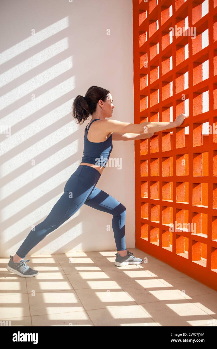 Wall push up exercise hi-res stock photography and images - Alamy