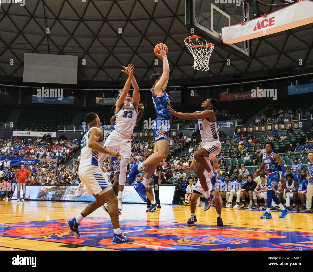 Honolulu, Hawaii, USA. 20th Nov, 2023. Kansas forward Parker Braun (23 ...