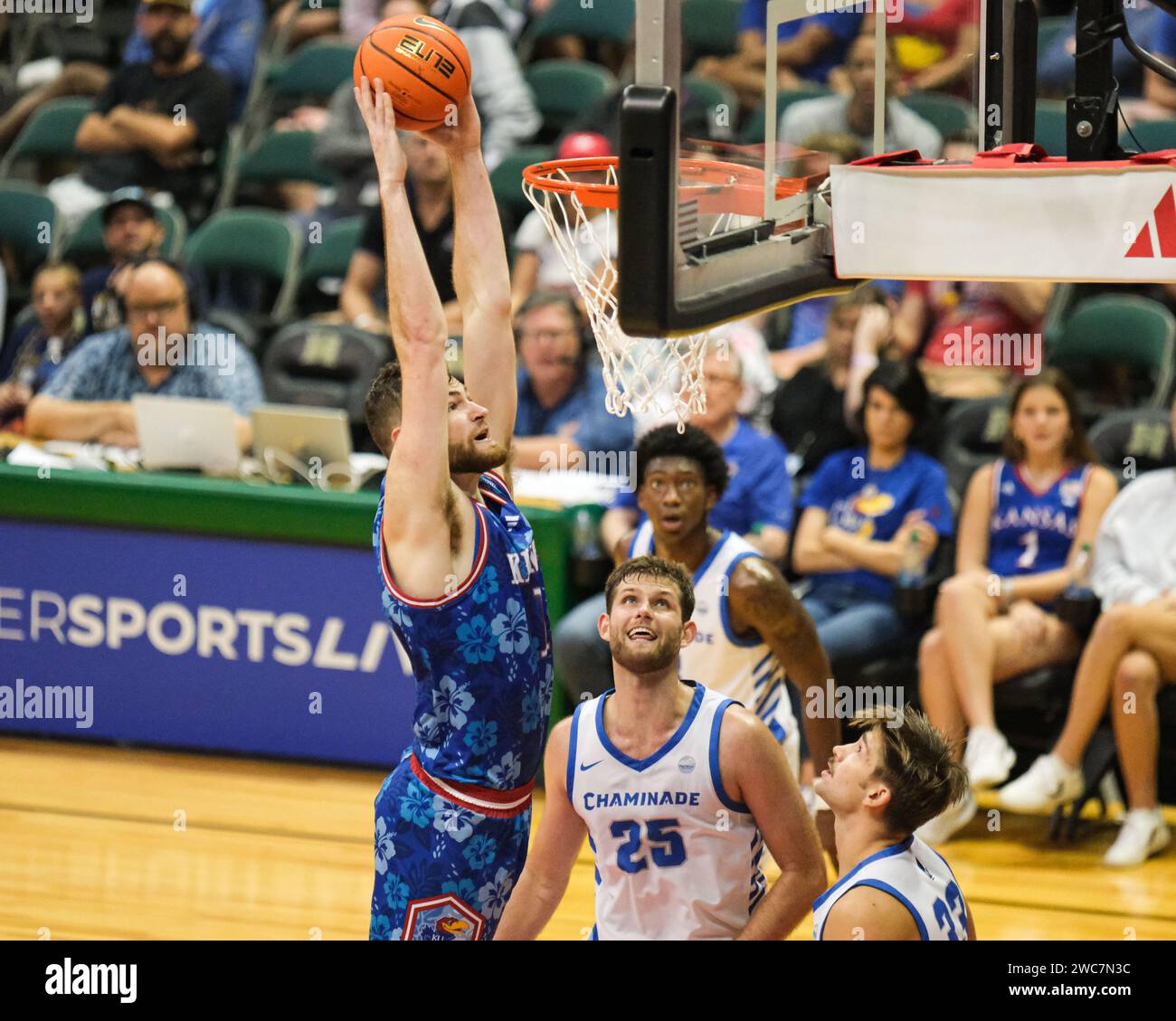 Honolulu, Hawaii, USA. 20th Nov, 2023. Kansas center Hunter Dickinson ...