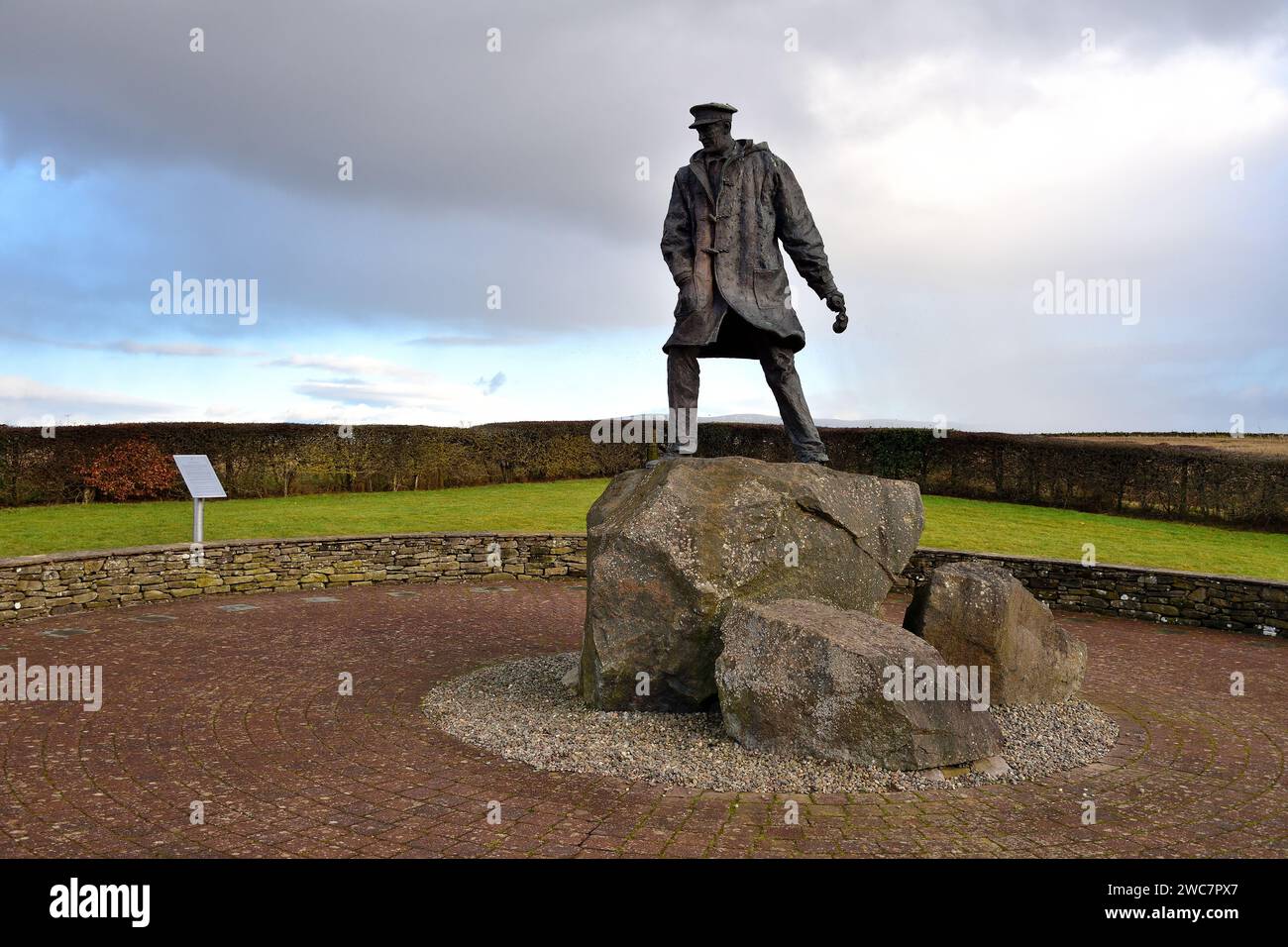 David stirling statue hi-res stock photography and images - Alamy