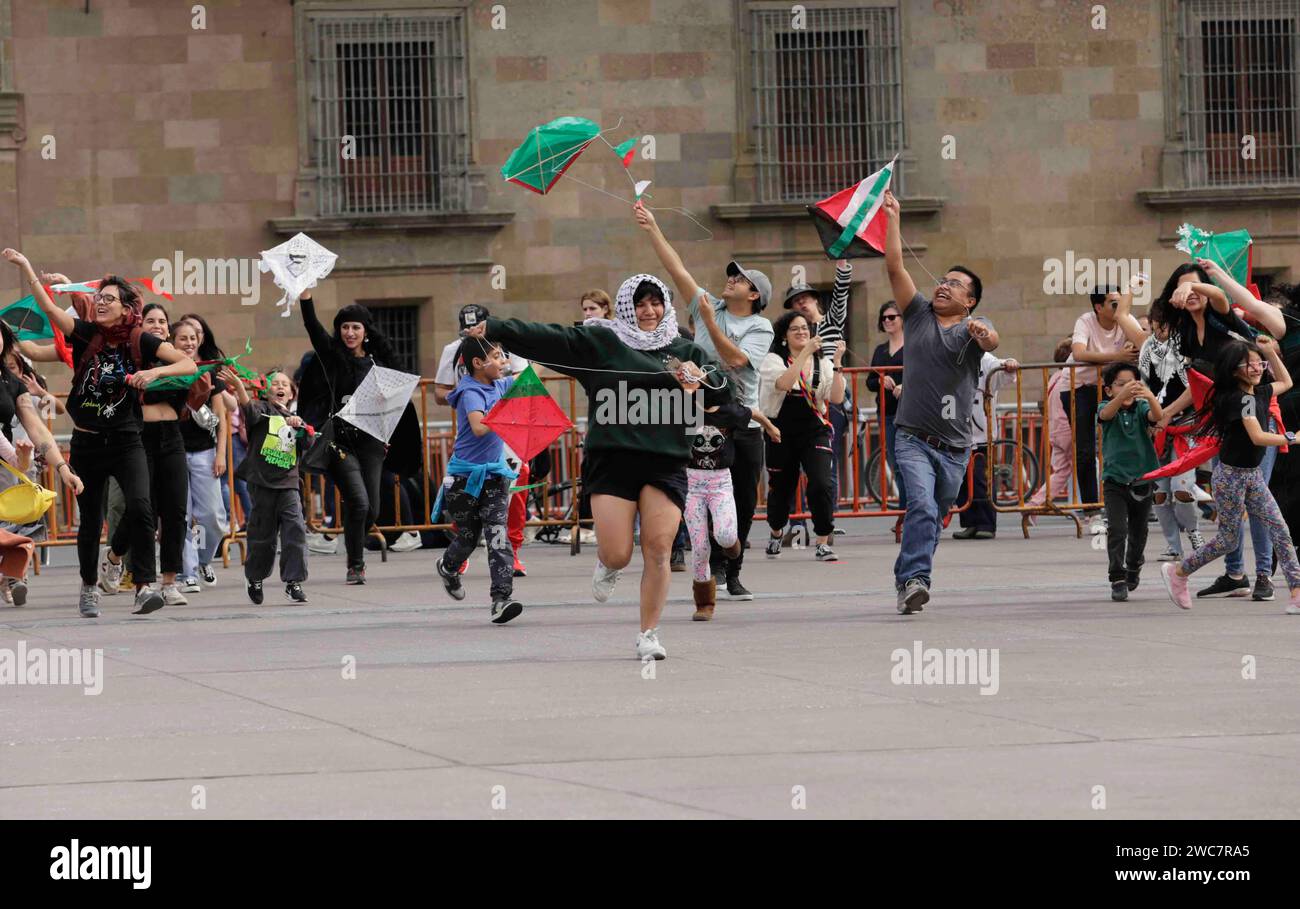 Mexico City, Mexico City, Mexico. 14th Jan, 2024. Citizens flying kites ...