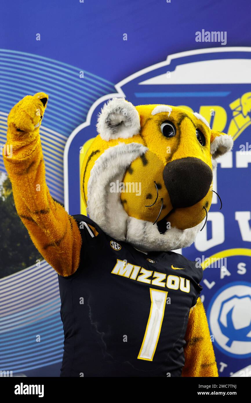 Truman the tiger hi-res stock photography and images - Alamy