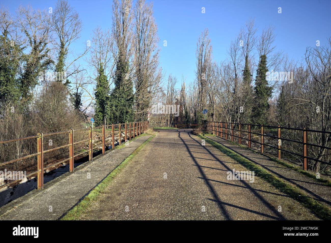 Crossroads between a dirt path and a bridge Stock Photo - Alamy