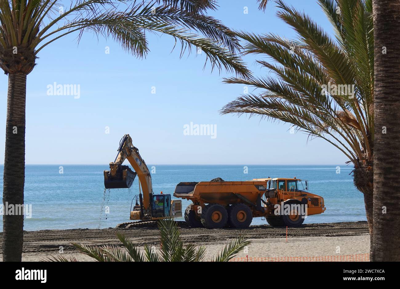 Articulated tipper truck hi-res stock photography and images - Alamy