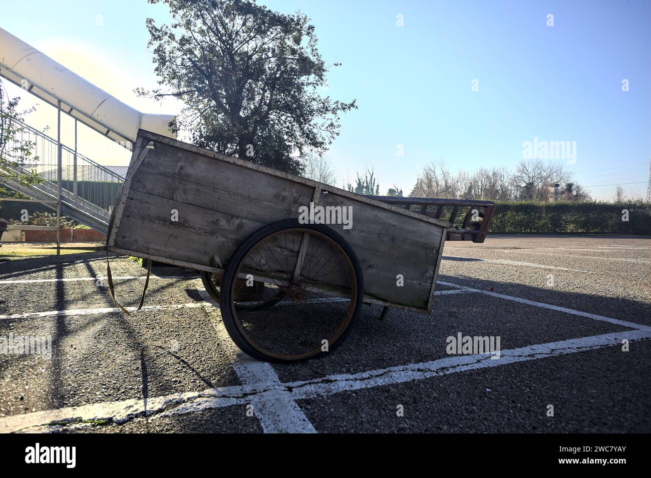 Wooden hand cart hi-res stock photography and images - Alamy