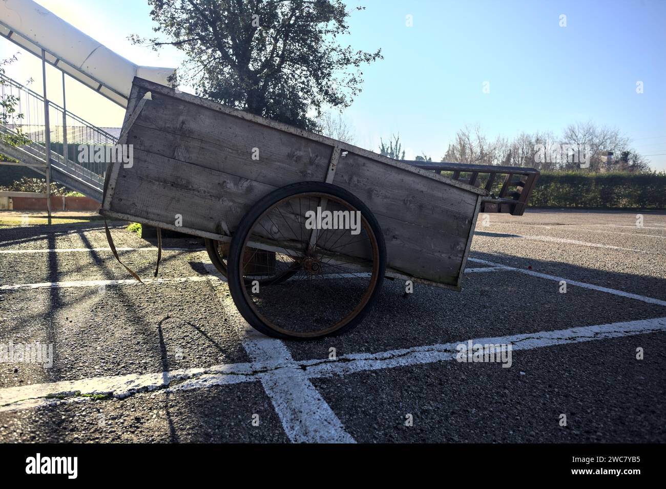 Wooden hand cart hi-res stock photography and images - Alamy