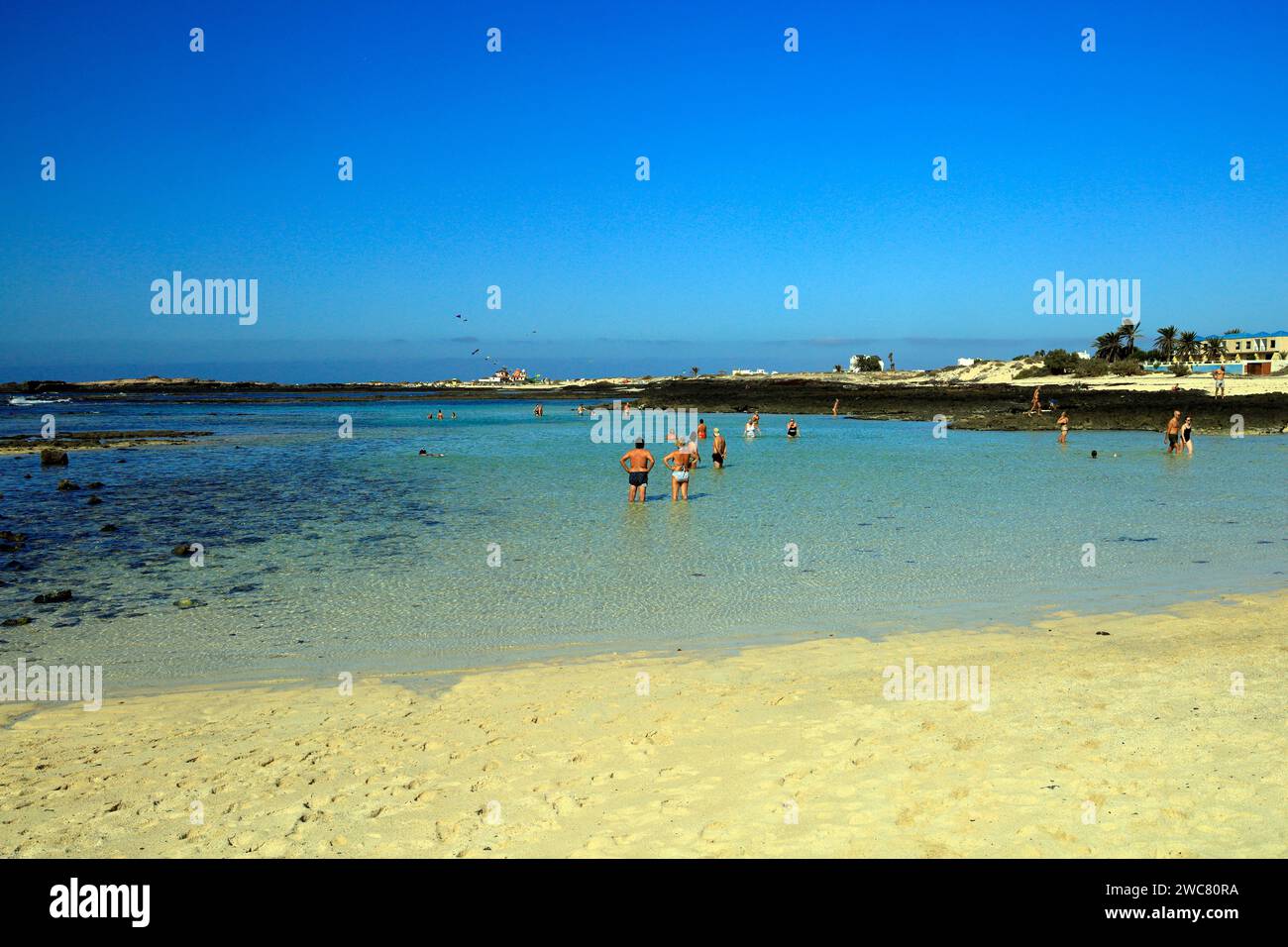 People paddling and watching kites flying, La Concha beach, El Cotillo ...