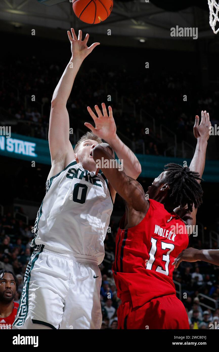 Michigan State forward Jaxon Kohler (0), left, shoots against Rutgers ...