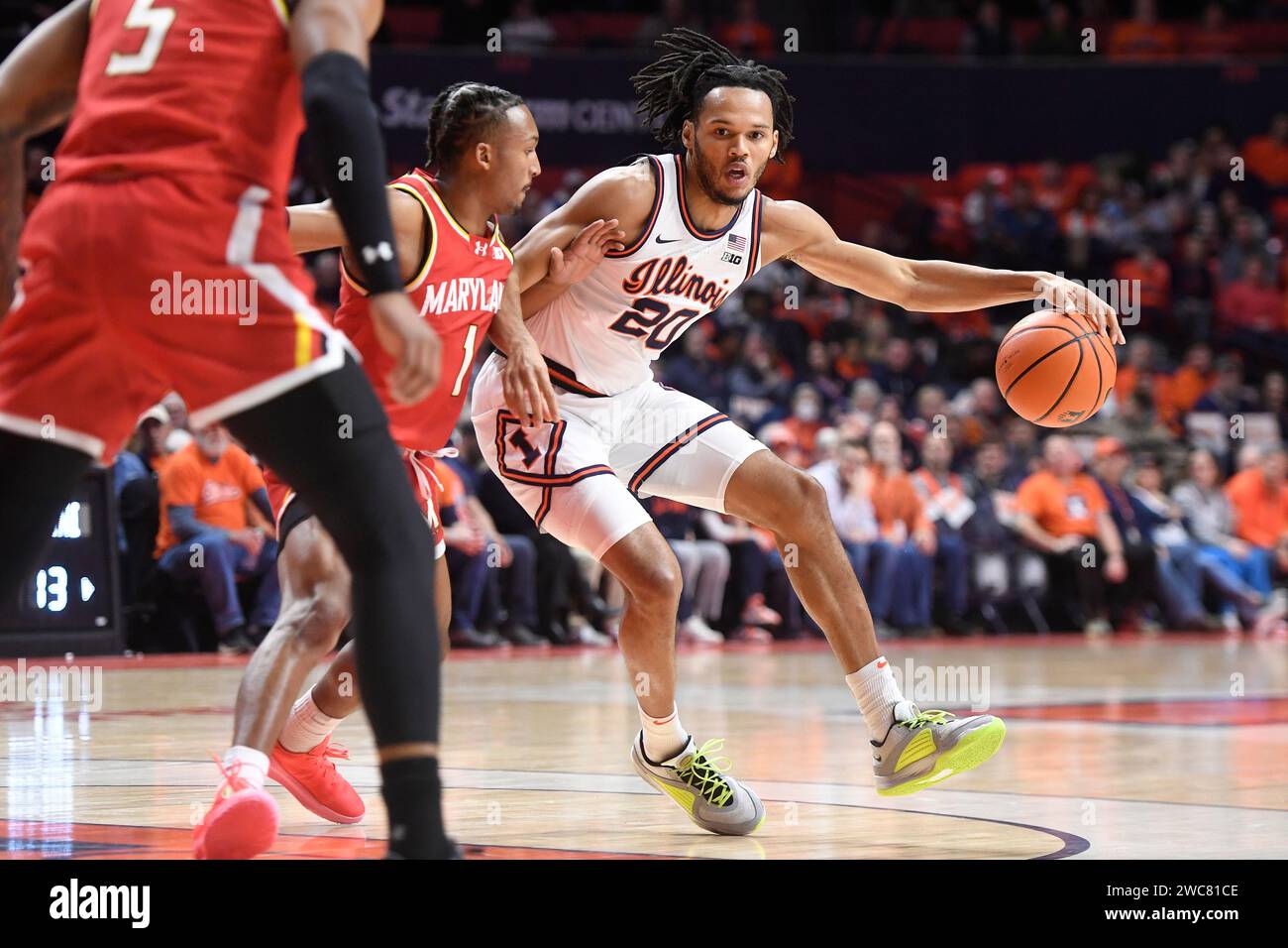 CHAMPAIGN, IL - JANUARY 14: Illinois Fighting Illini Guard Ty Rodgers ...