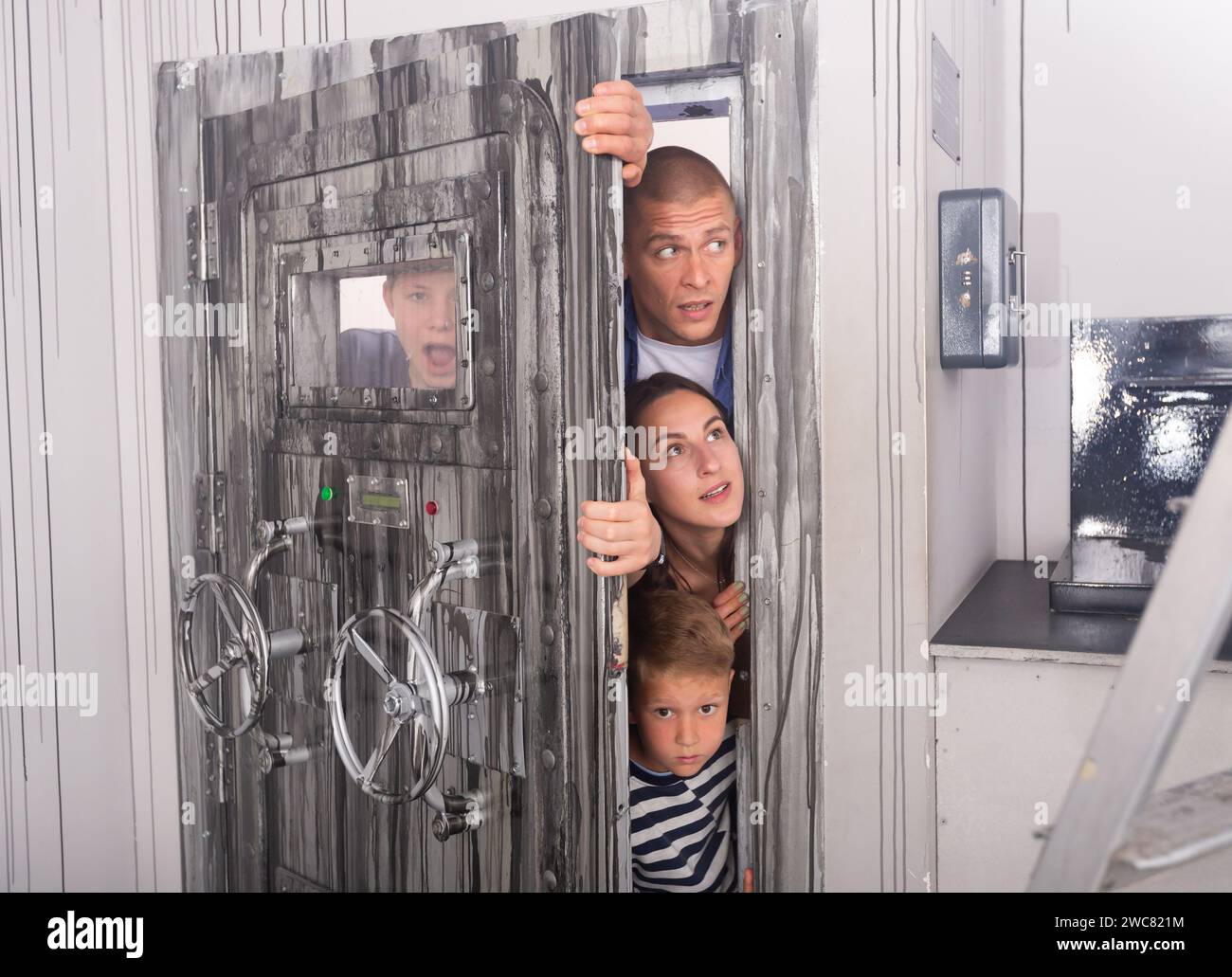 Scared children opening door hi-res stock photography and images - Alamy