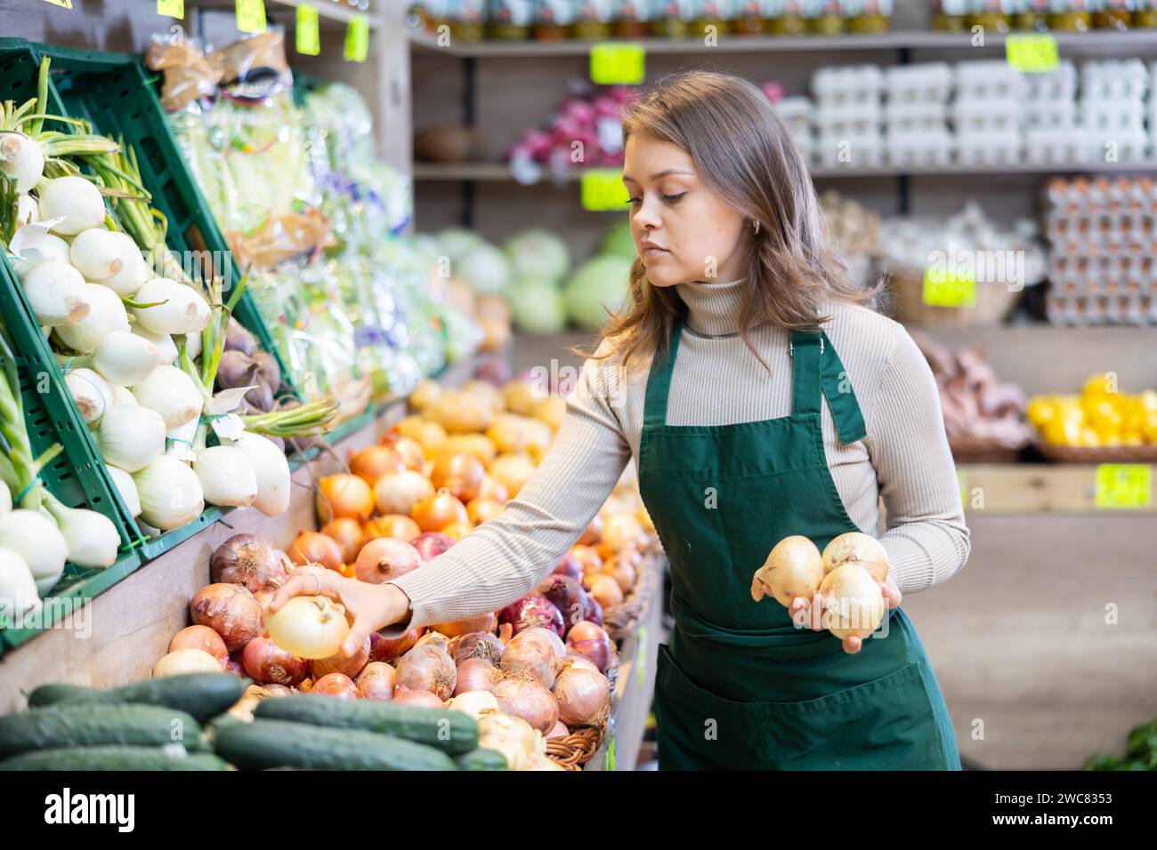 French onions seller hi-res stock photography and images - Alamy