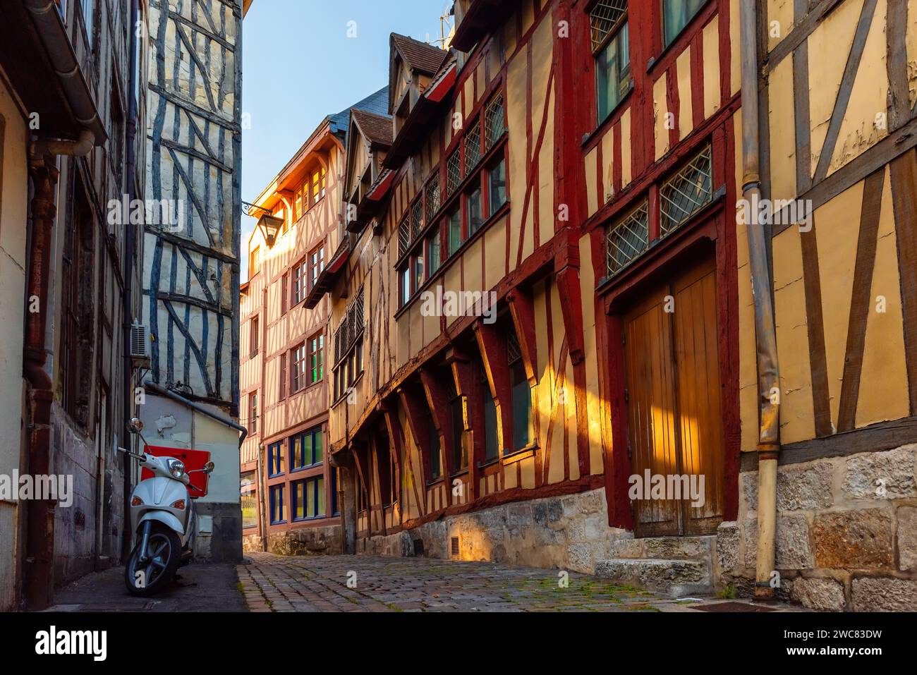 Old cozy street with typical timber frame houses in old town of Rouen ...