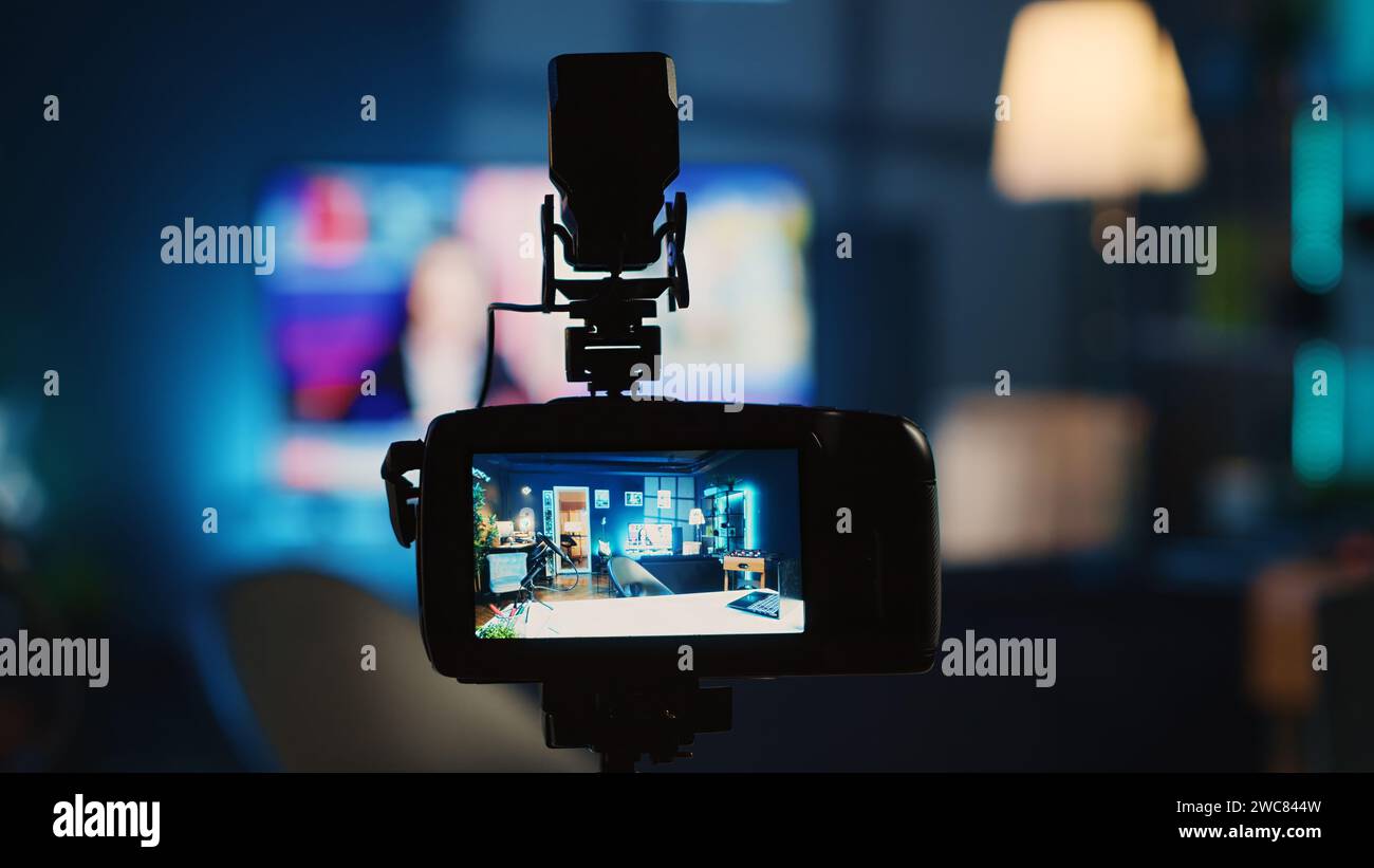 Dimly lit empty room hi-res stock photography and images - Alamy