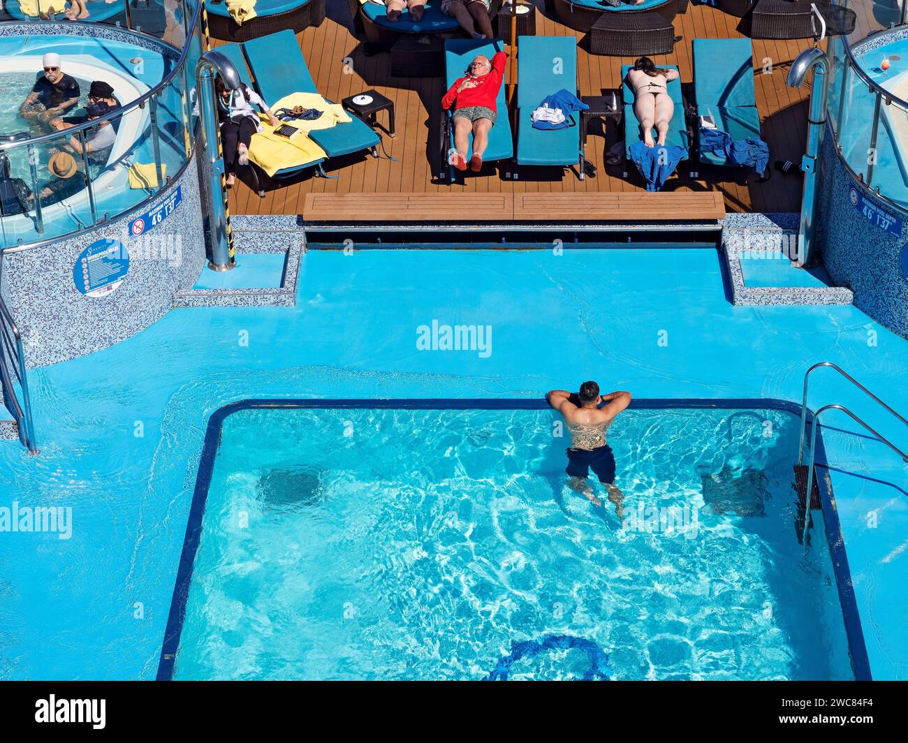 South Pacific Cruise / Cruise ship passengers relaxing in a whirlpool ...