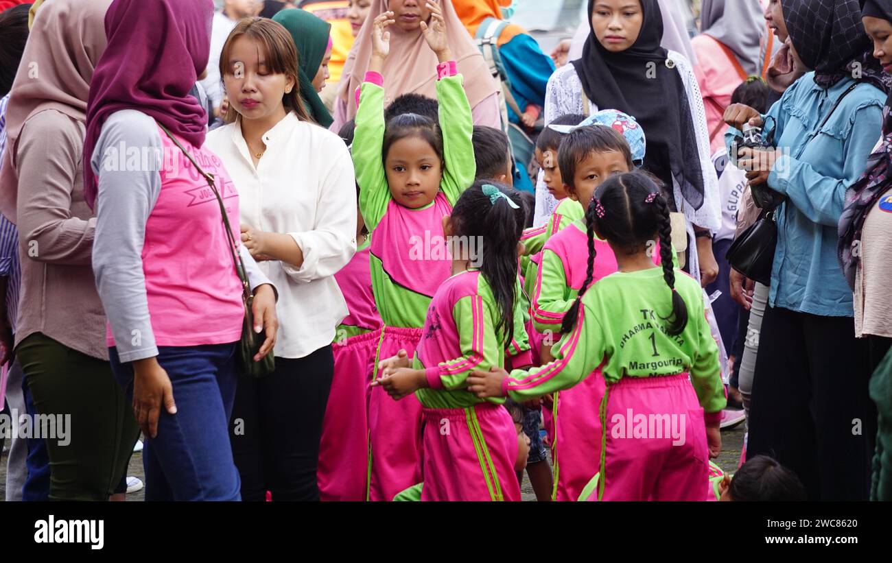 Kindergarten class active hi-res stock photography and images - Alamy