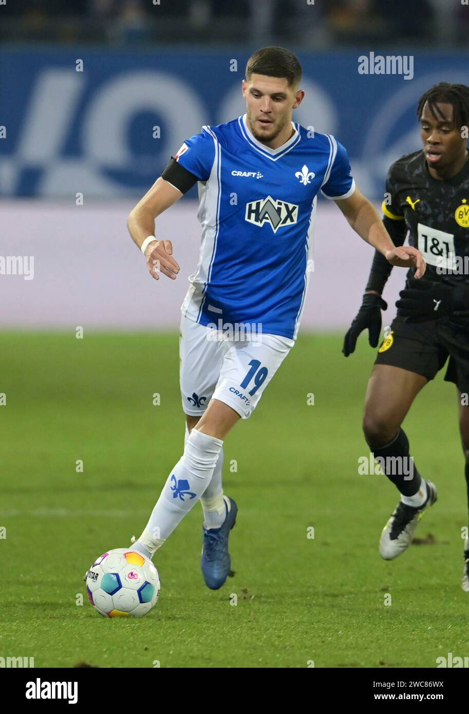 Darmstadt, Deutschland. 13th Jan, 2024. Emir Karic fotografiert beim ...