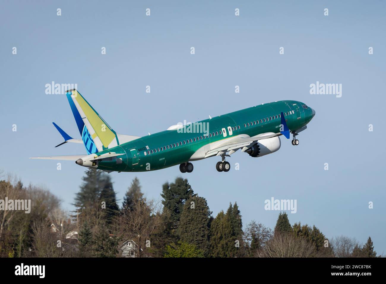 737 max aircraft in flight hi-res stock photography and images - Alamy