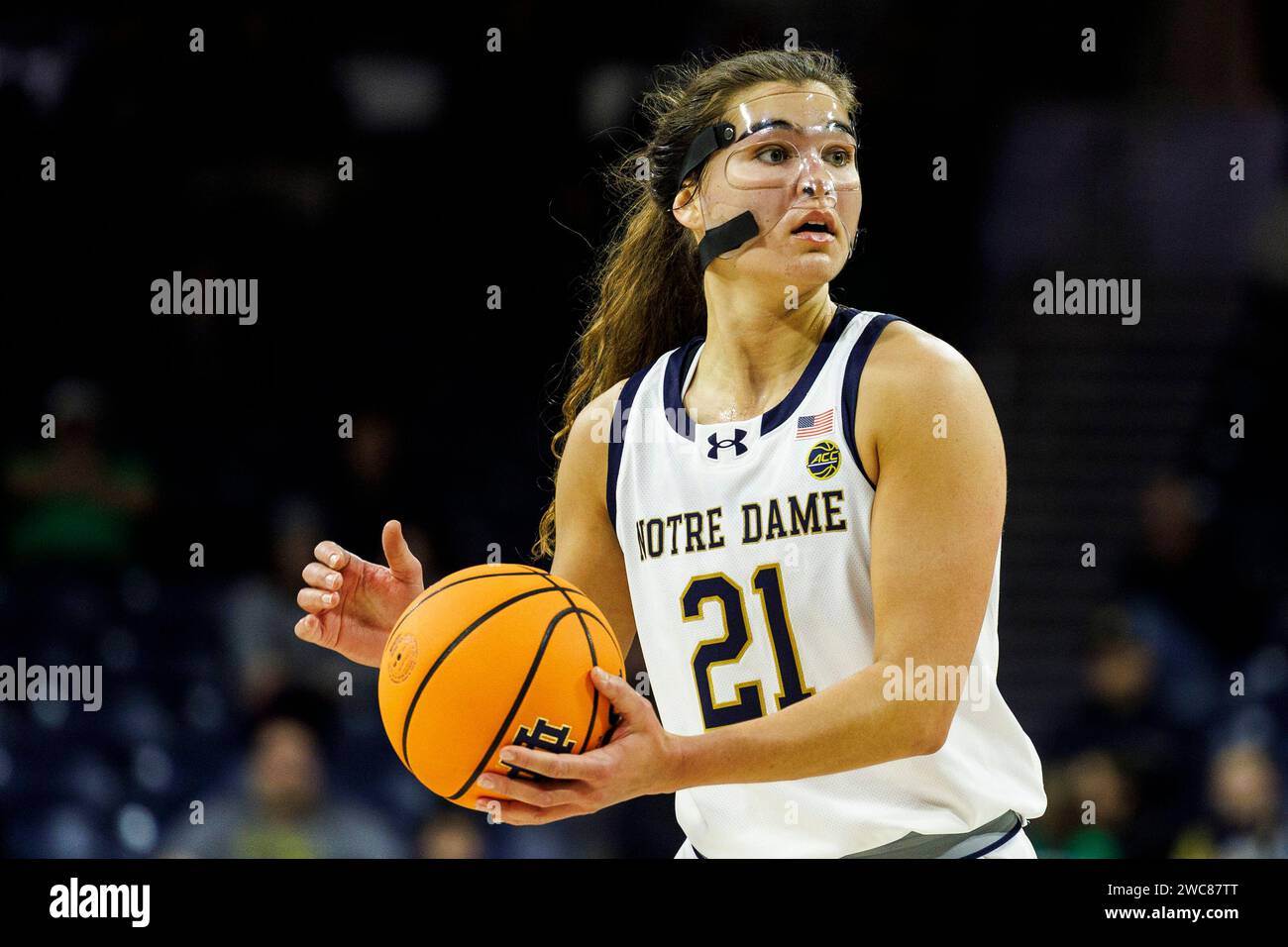 South Bend, Indiana, USA. 14th Jan, 2024. Notre Dame forward Maddy Westbeld (21) looks to pass ...